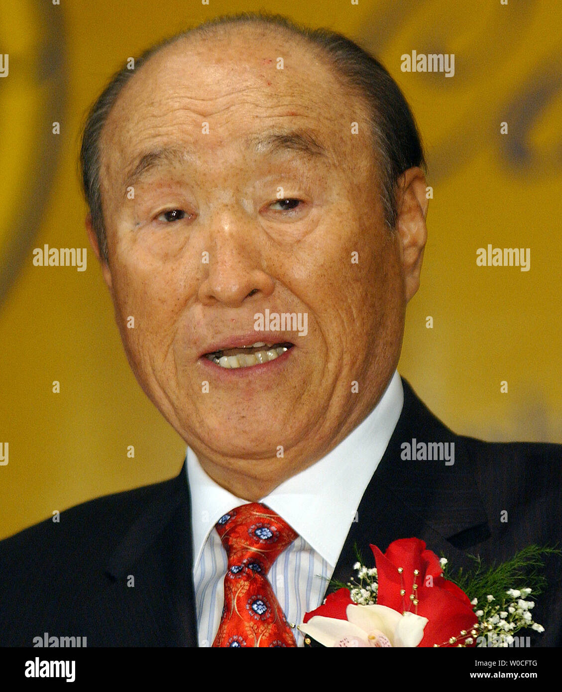 Rev moon 2004 hi-res stock photography and images - Alamy