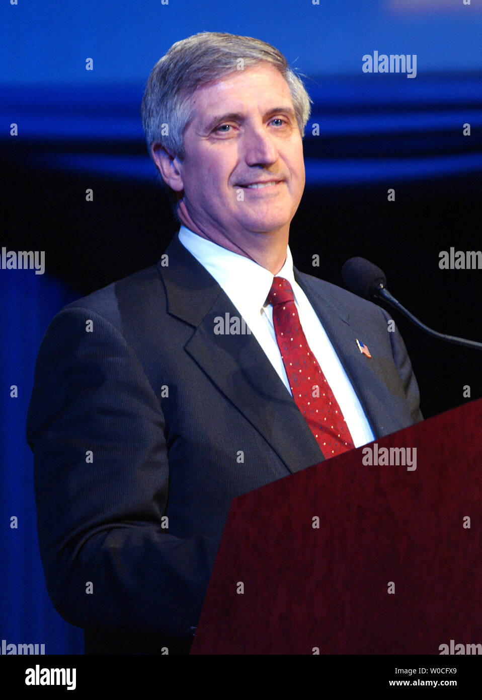 Bush speaks with andy card hi-res stock photography and images - Alamy