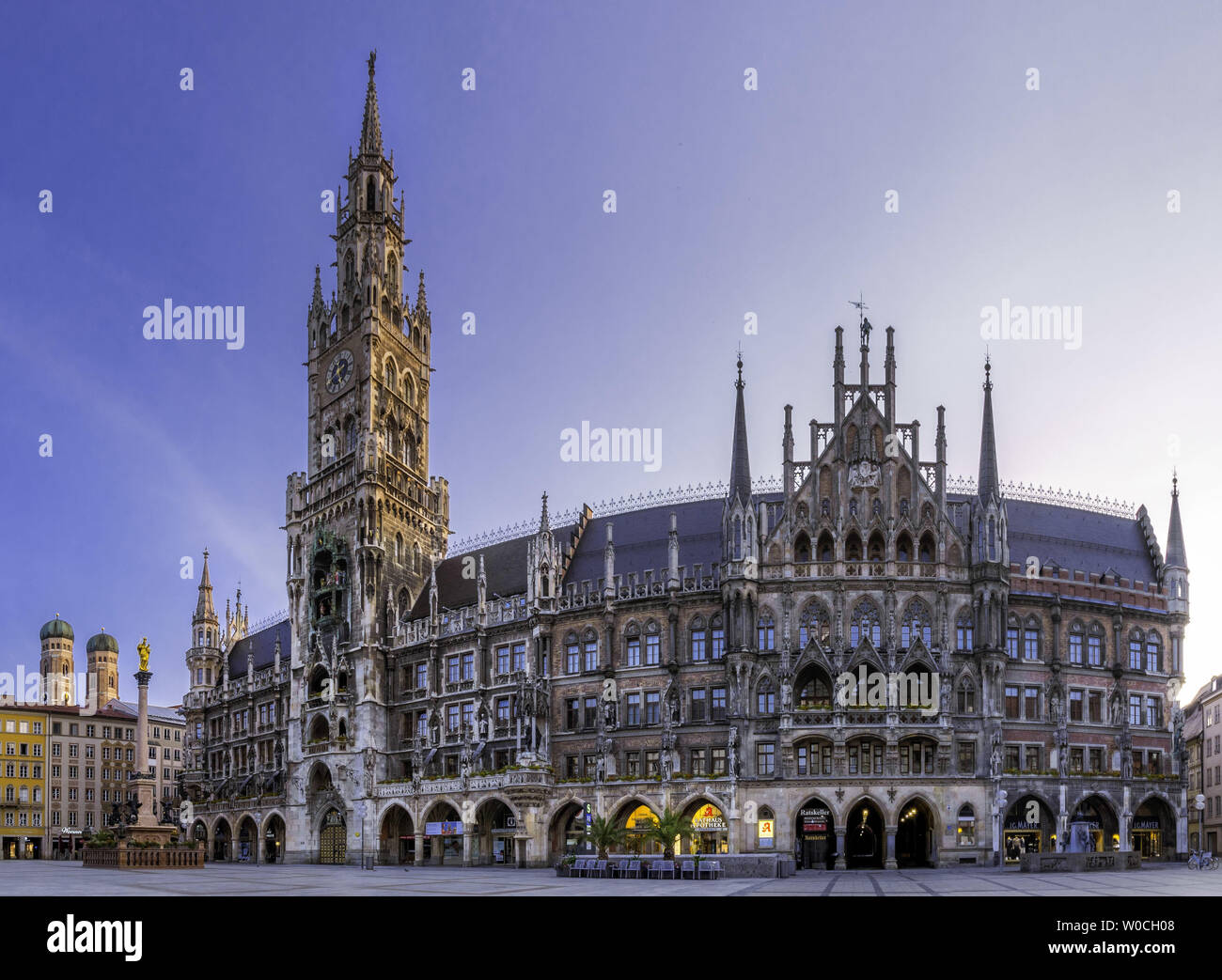 New town hall facade at marienplatz in city center hi-res stock ...