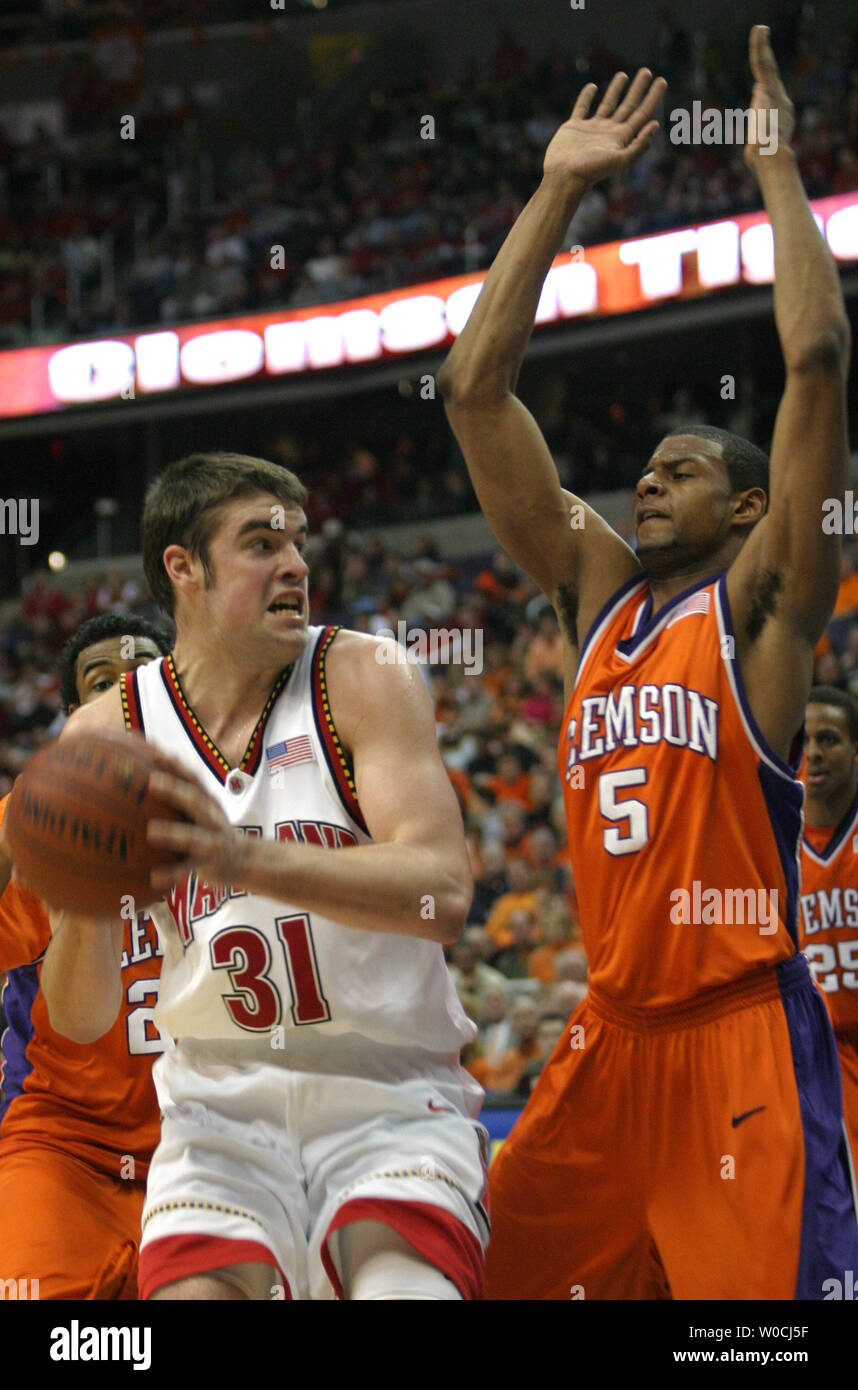 Sharrod Ford (5) of the Clemson Tigers defends Will Bowers (31) of the ...