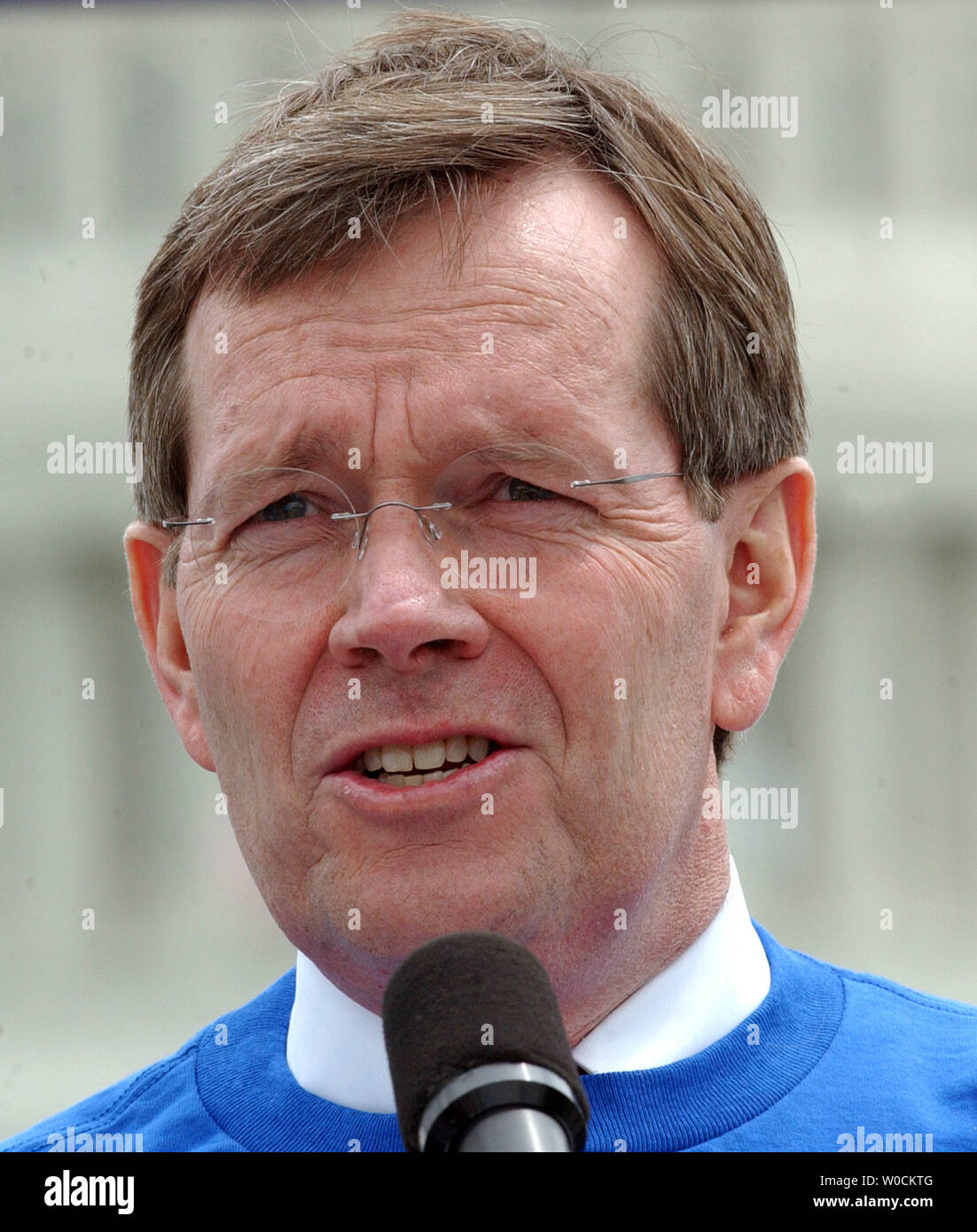 Health and Human Services Secretary Michael Leavitt encourages ...