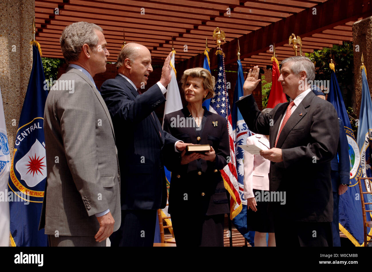 Andrew card george bush hi-res stock photography and images - Alamy