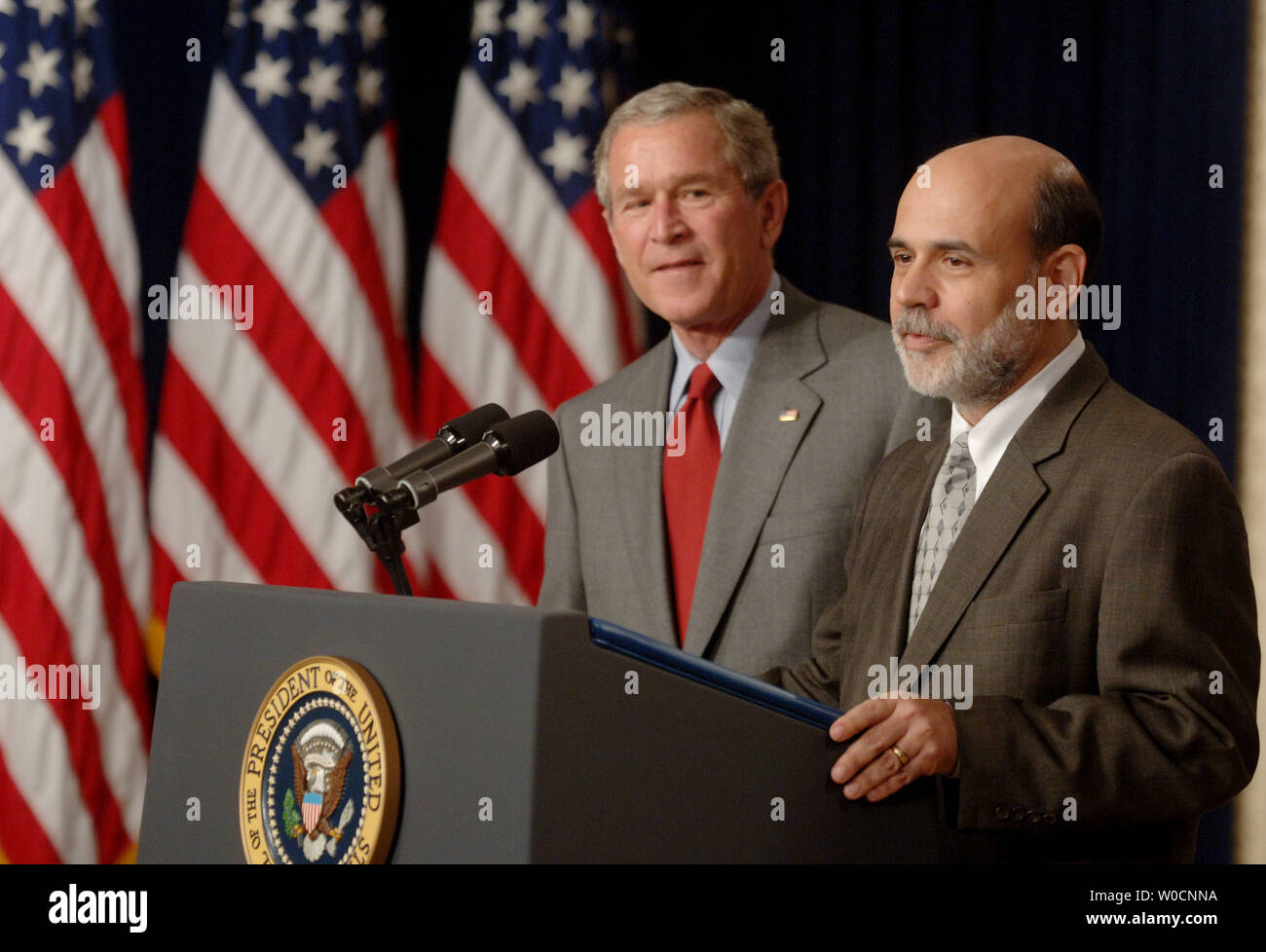 George washington swearing in hi-res stock photography and images - Alamy