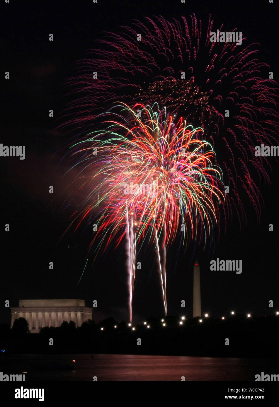 Fireworks explode over the National Mall as part of Independence Day ...
