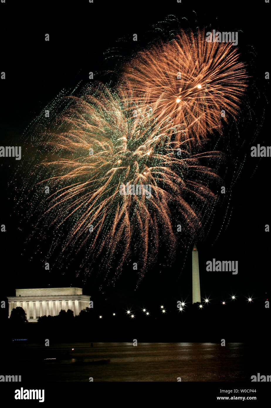 Fireworks explode over the National Mall as part of Independence Day ...