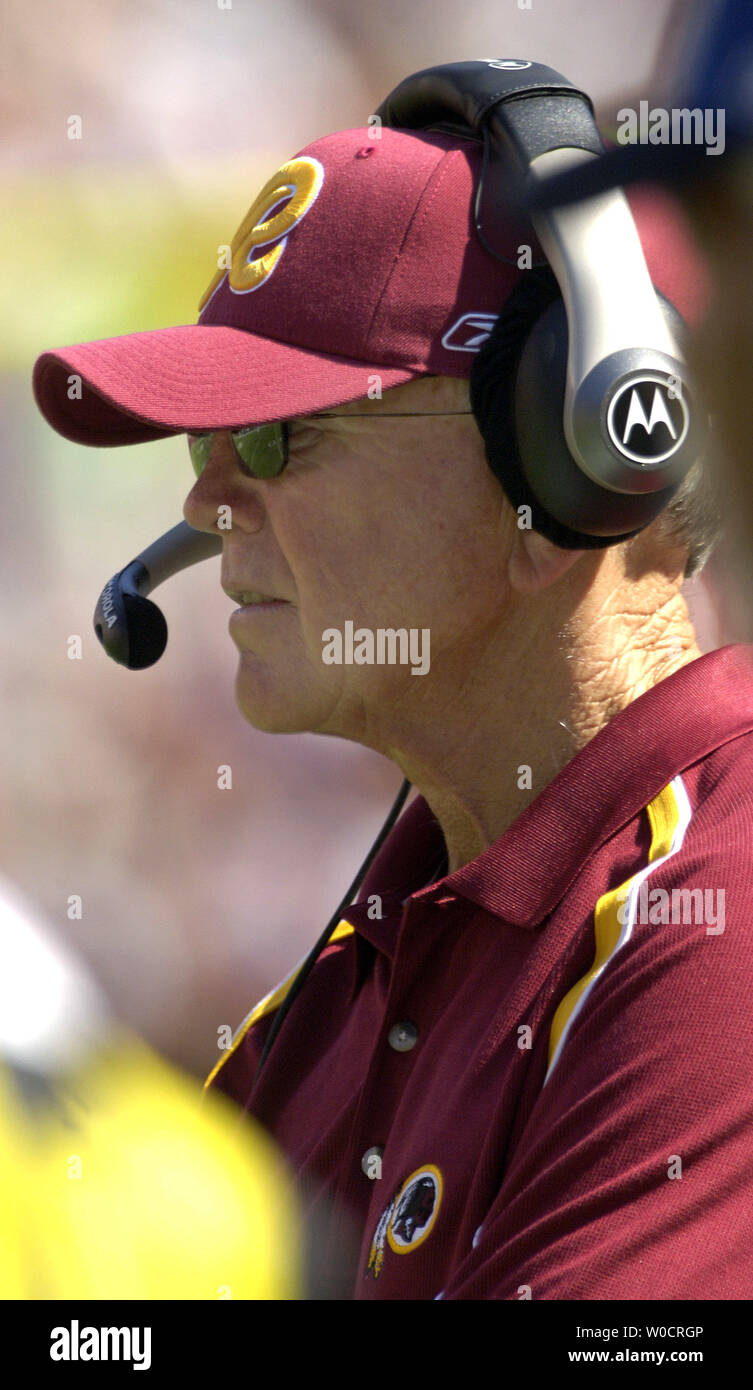 Washington Redskins' head coach on the sideline during his teams game ...