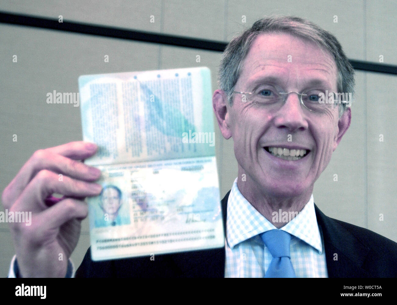 Biometric passport chip hi-res stock photography and images - Alamy