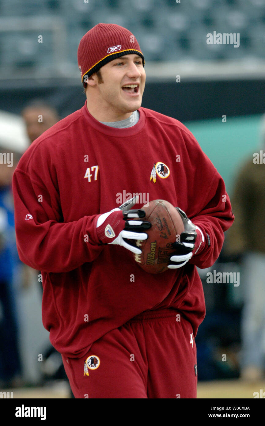 Washington Redskins' Chris Cooley warms-up prior to his game against the Philadelphia Eagles, at ...