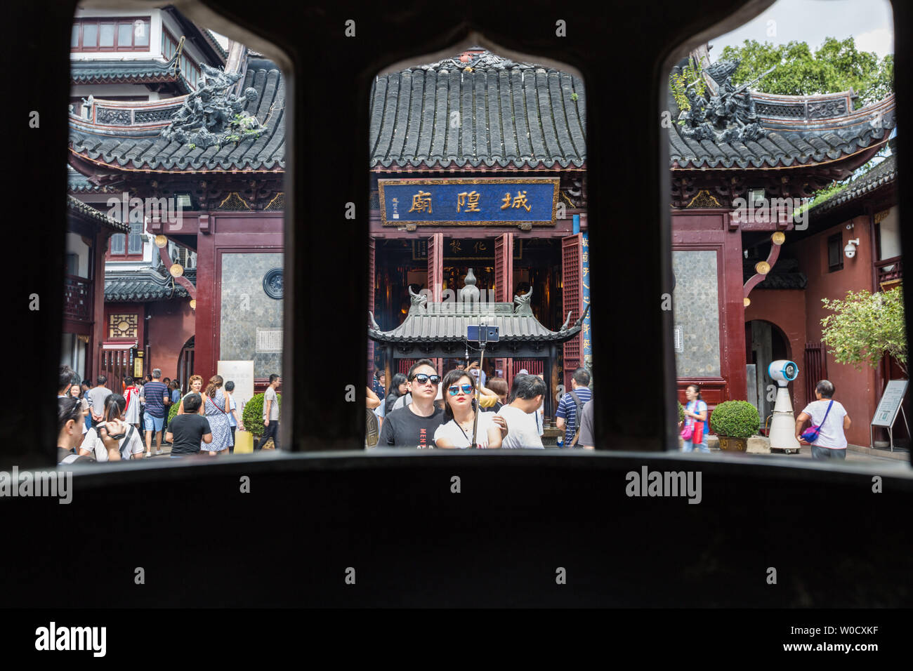 Shanghai Chenghuang Temple scenery Stock Photo - Alamy