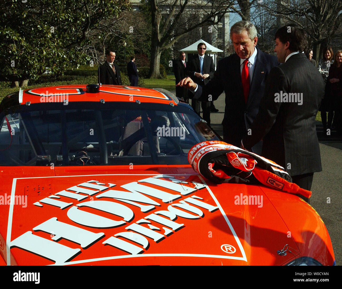 U.S. President George W. Bush met with 2005 NASCAR Nextel Cub winner ...