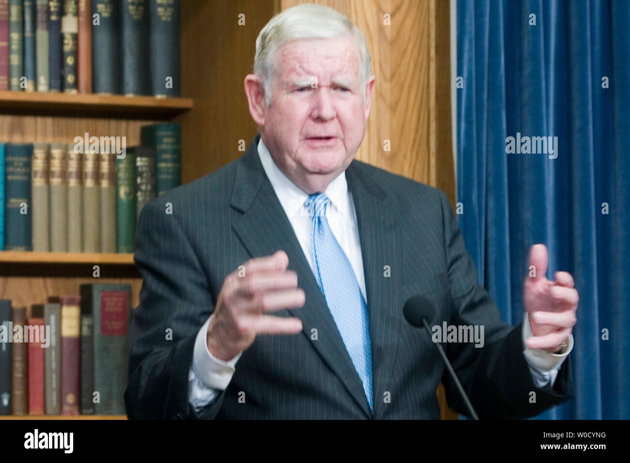 U.S. Representative John Murtha (D-PA) speaks at a news conference in ...