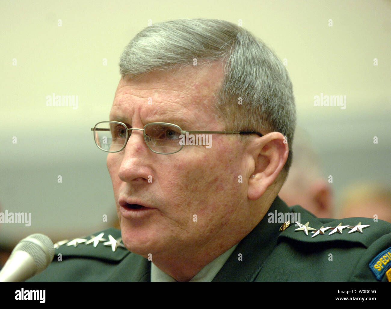 General peter schoomaker hi-res stock photography and images - Alamy