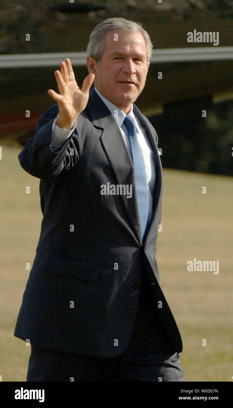 U.S. President George W. Bush arrives on the South Lawn of the White ...