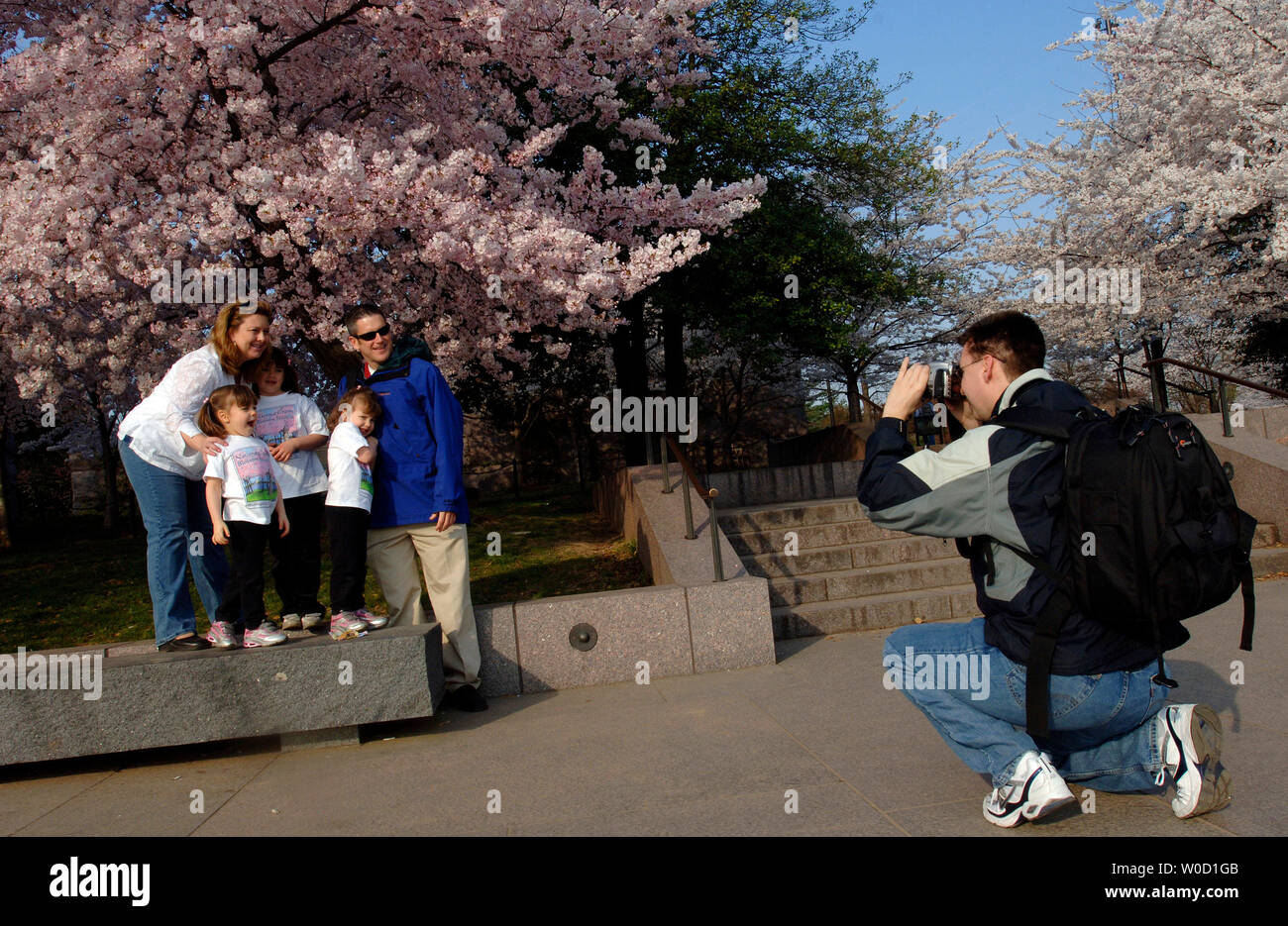 Alex Mudd of Waldorf, Maryland photographs the McCollough family under ...