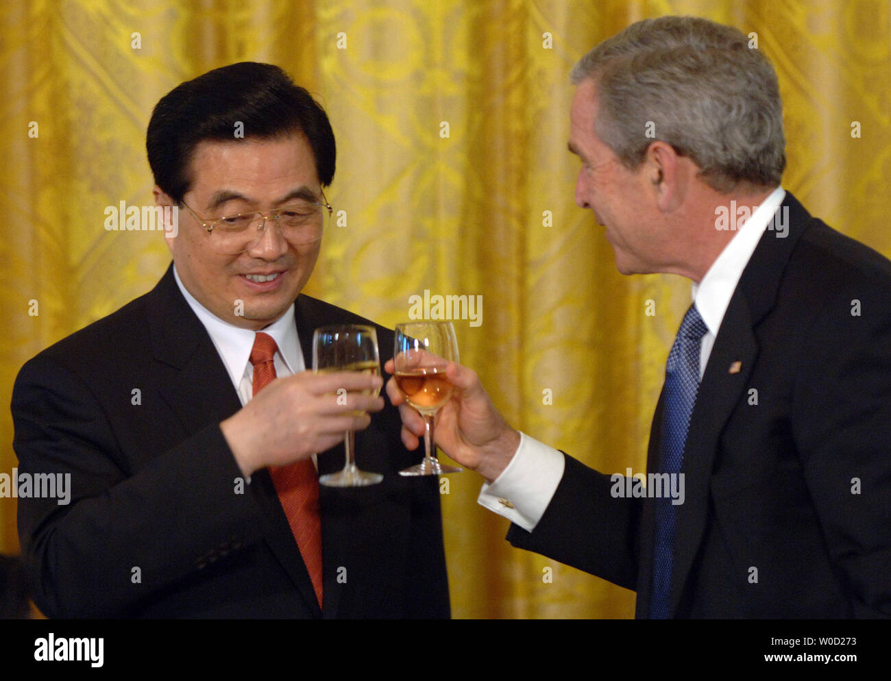 U.S. President George W. Bush and Chinese President Hu Jintao ...