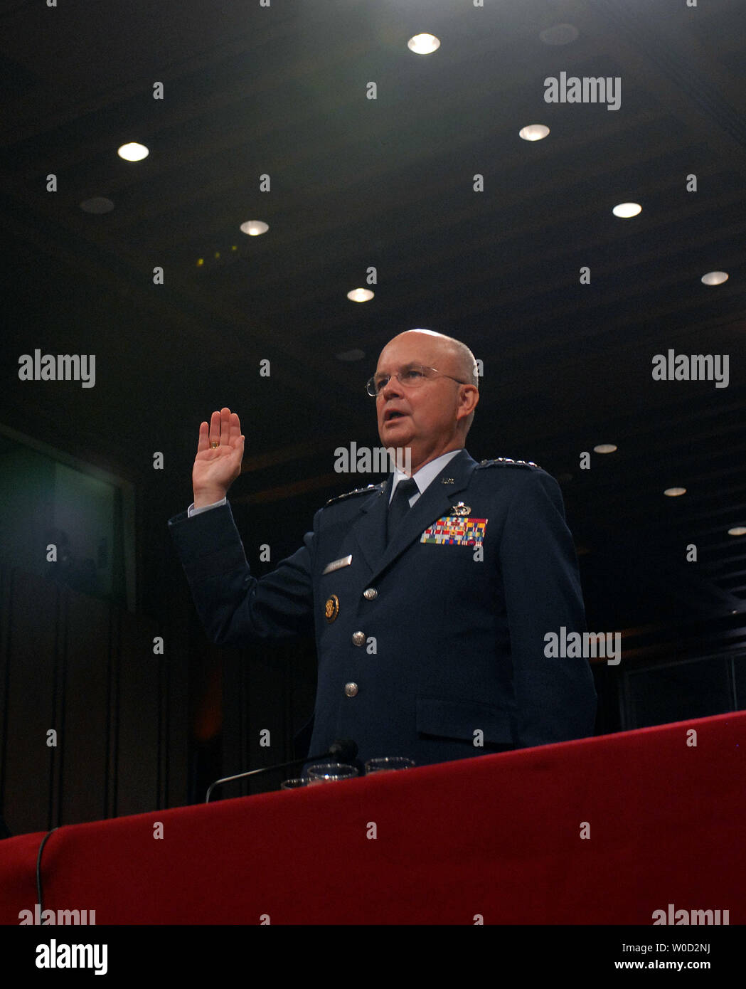 Gen. Michael Hayden, Bush's nominee for CIA Director, is sworn in ...