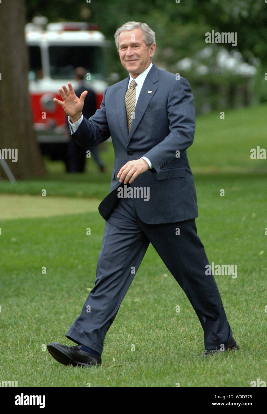 U.S. President George W. Bush departs from the South Lawn of the White ...