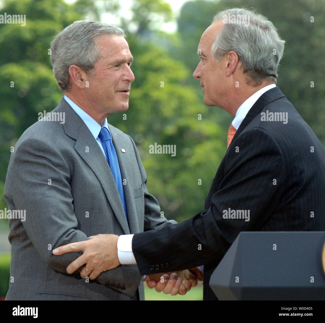 U.S. President George W. Bush shakes hands with Dirk Kempthorne after ...