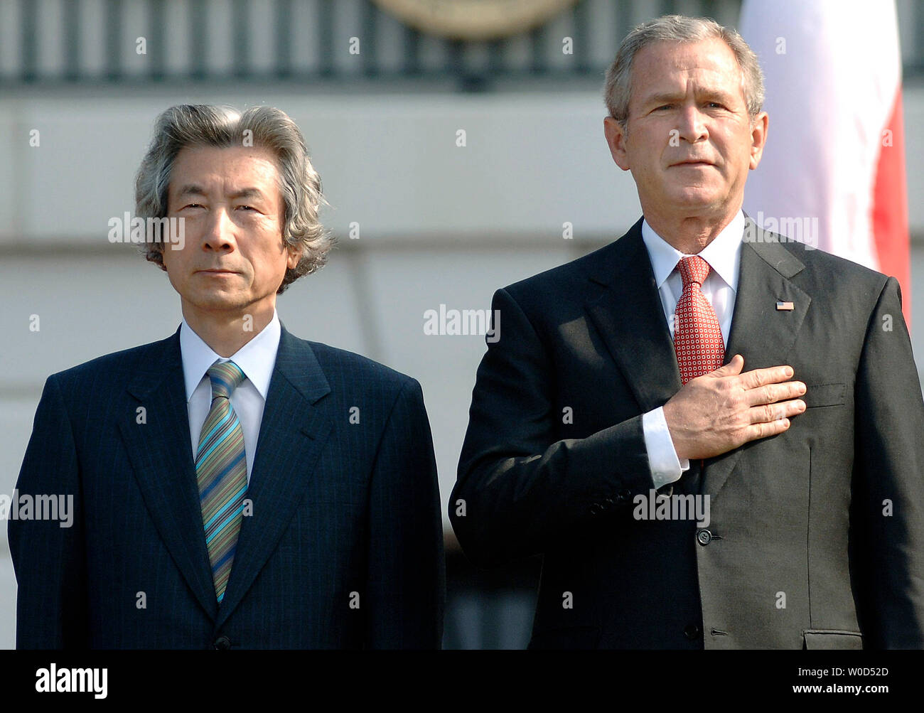U.S. President George W. Bush (R) and the Prime Minister of Japan ...