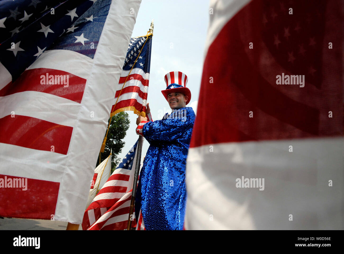 Dressed as uncle sam hi-res stock photography and images - Alamy