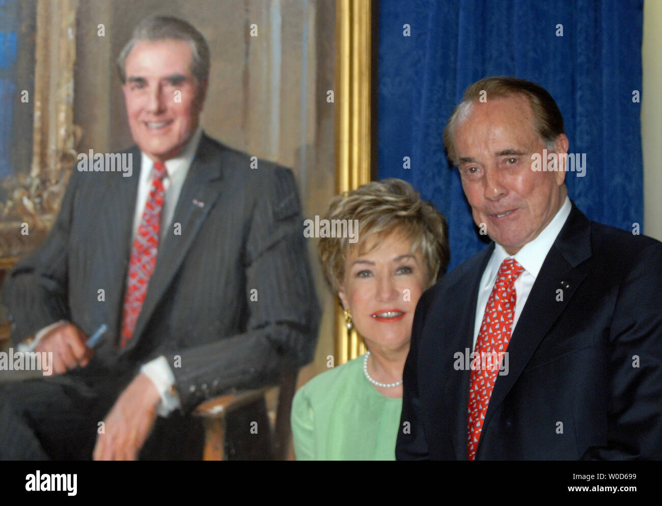 Wife of bob dole hi-res stock photography and images - Alamy
