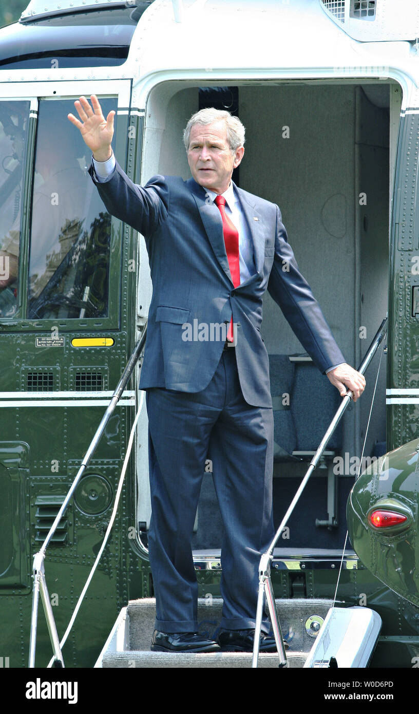 U.S. President George Bush departs via Marine One to Ohio from the ...