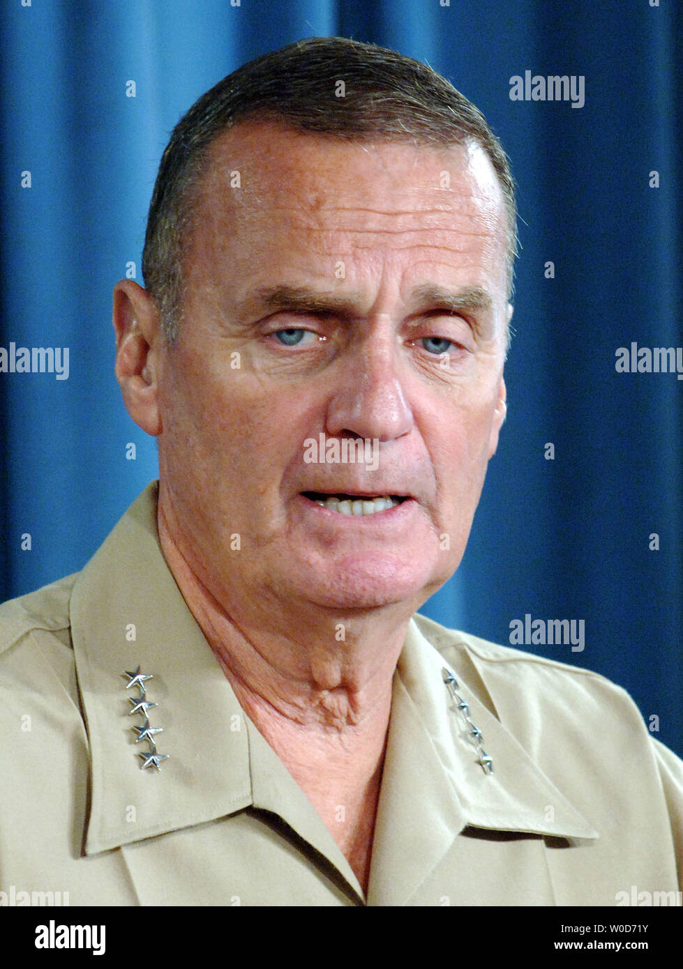 U.S. Gen. James Jones, NATO's supreme allied commander, Europe (SACEUR ...