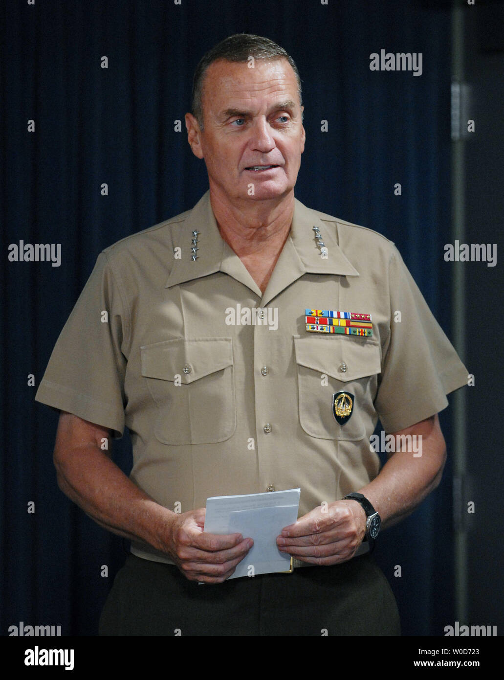 U.S. Gen. James Jones, NATO's supreme allied commander, Europe (SACEUR ...