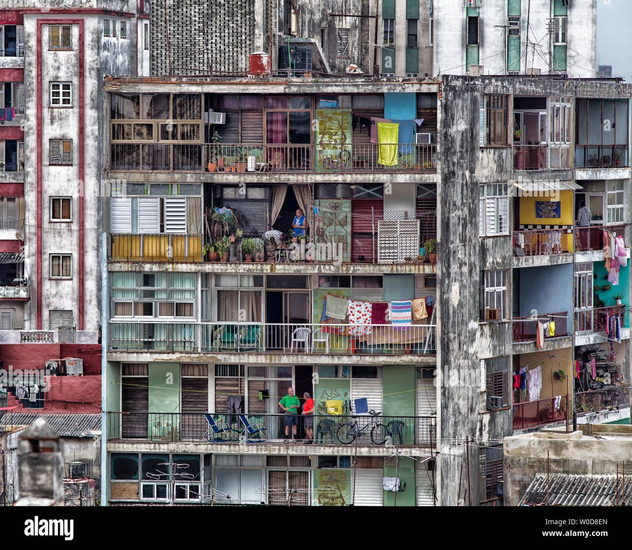 Apartment block with casa particular in Havana, Cuba Stock Photo - Alamy