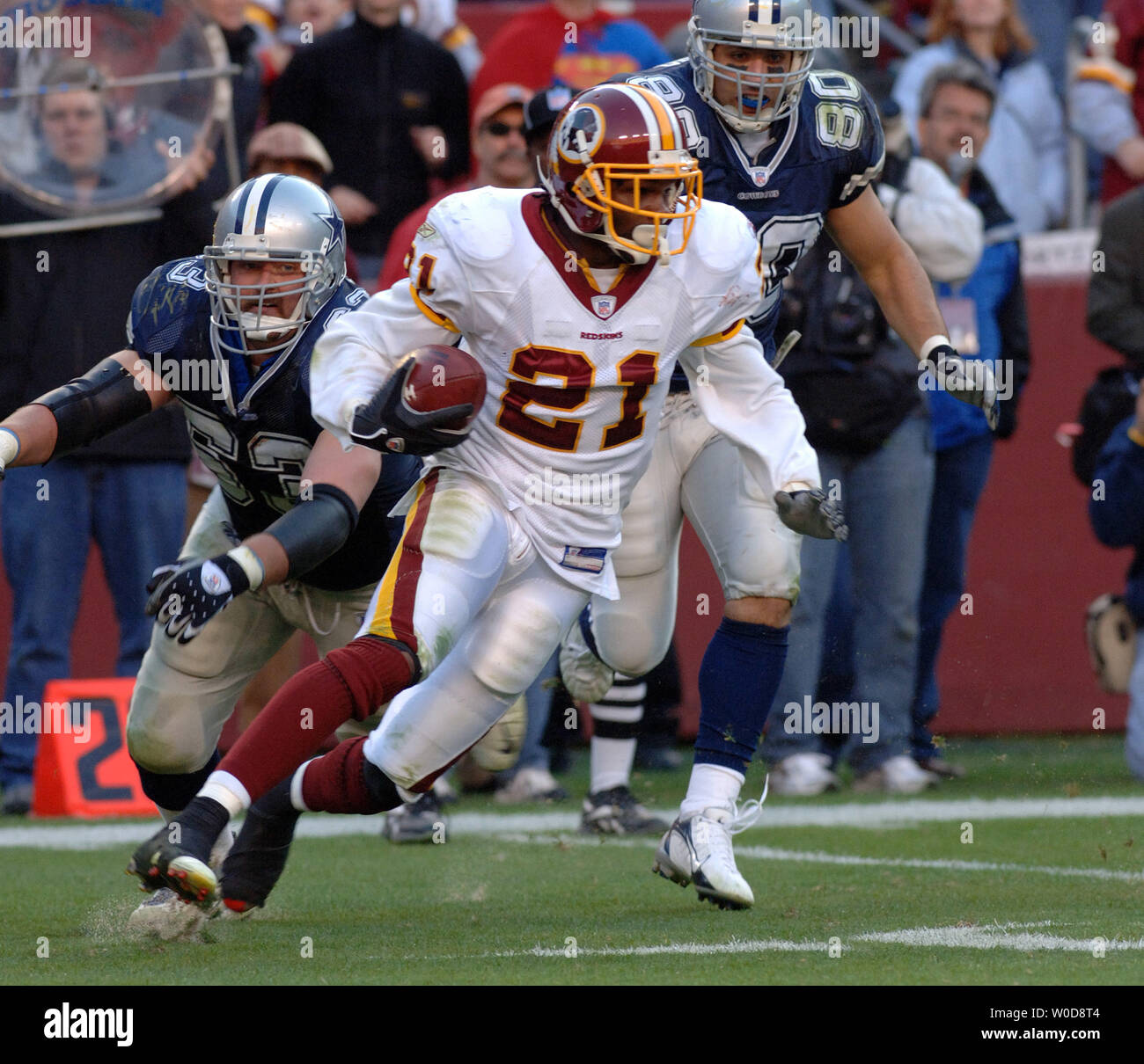 Washington Redskins safety Sean Taylor returns a blocked field goal ...