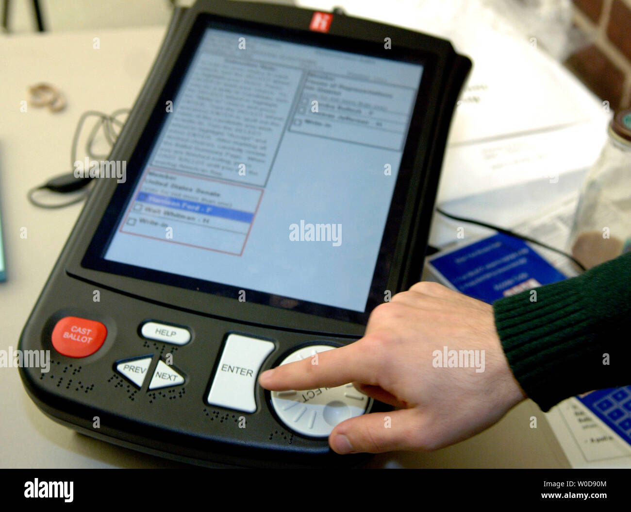 Electronic voting machine hi-res stock photography and images - Alamy