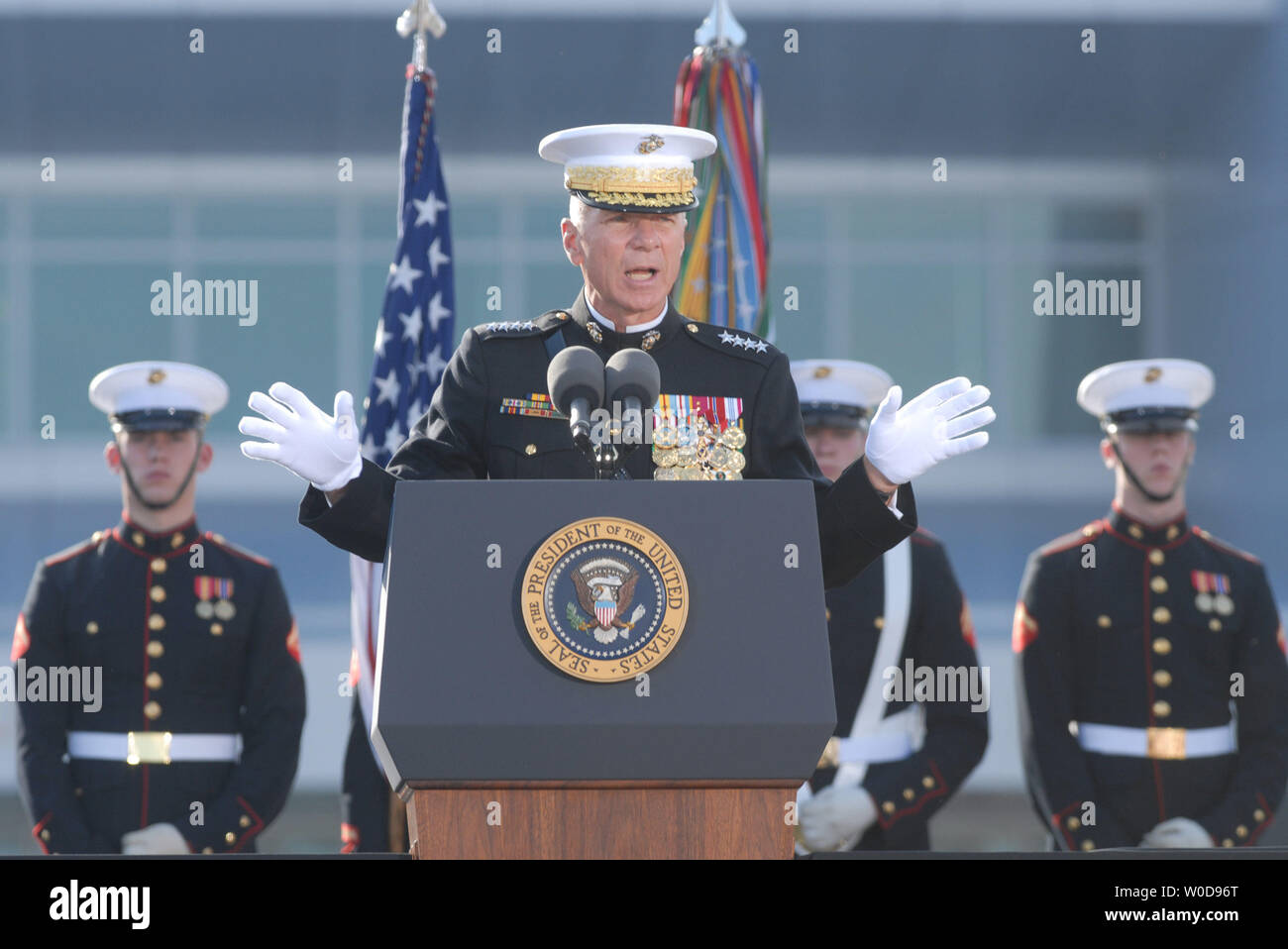 Commandant marine corps general michael hi-res stock photography and ...