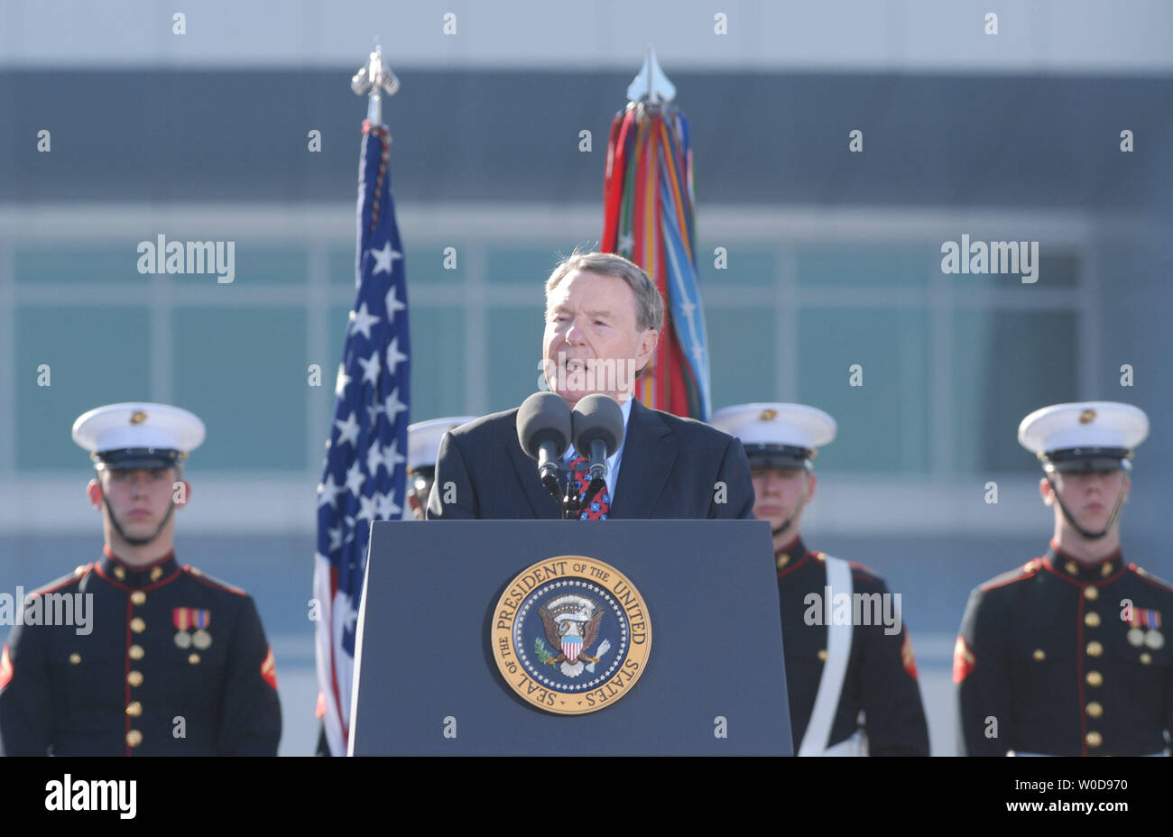 News anchor and author Jim Lehrer speaks at the dedication ceremony for ...
