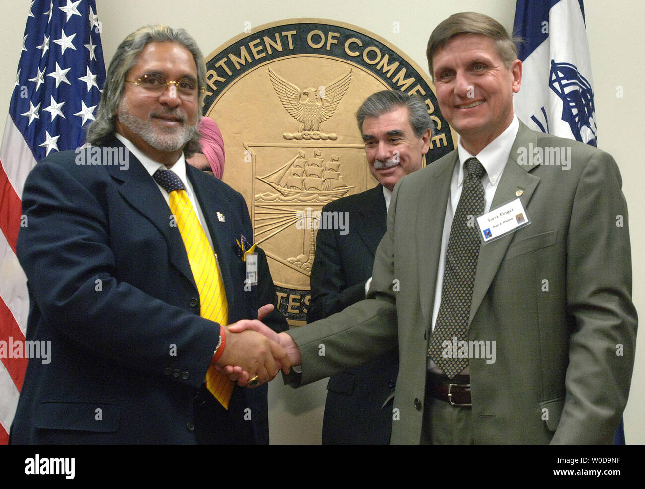 Dr. Vijay Mallya of Kingfisher Airlines (L) and Stephen N. Finger ...