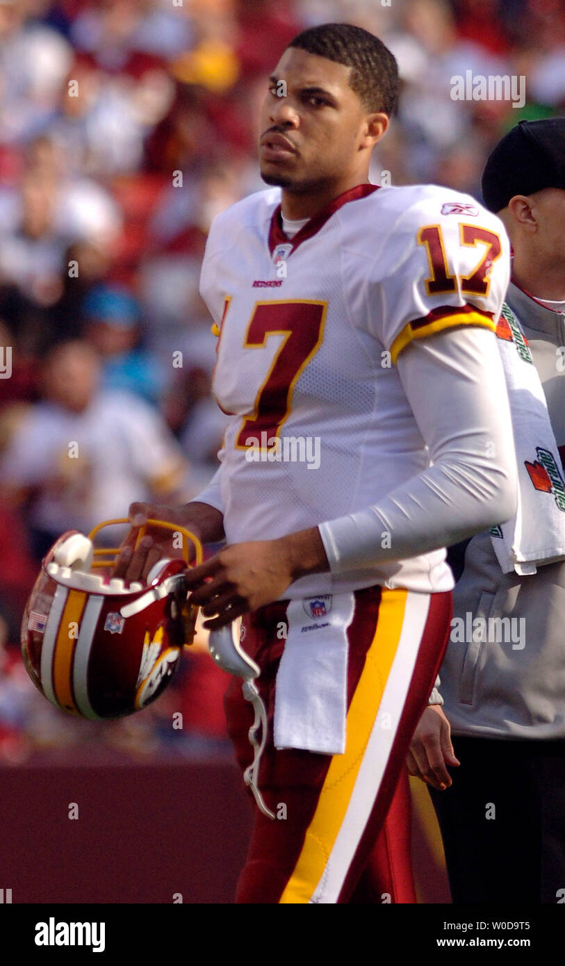 Washington Redskins' quarterback Jason Campbell (17) makes his way to ...