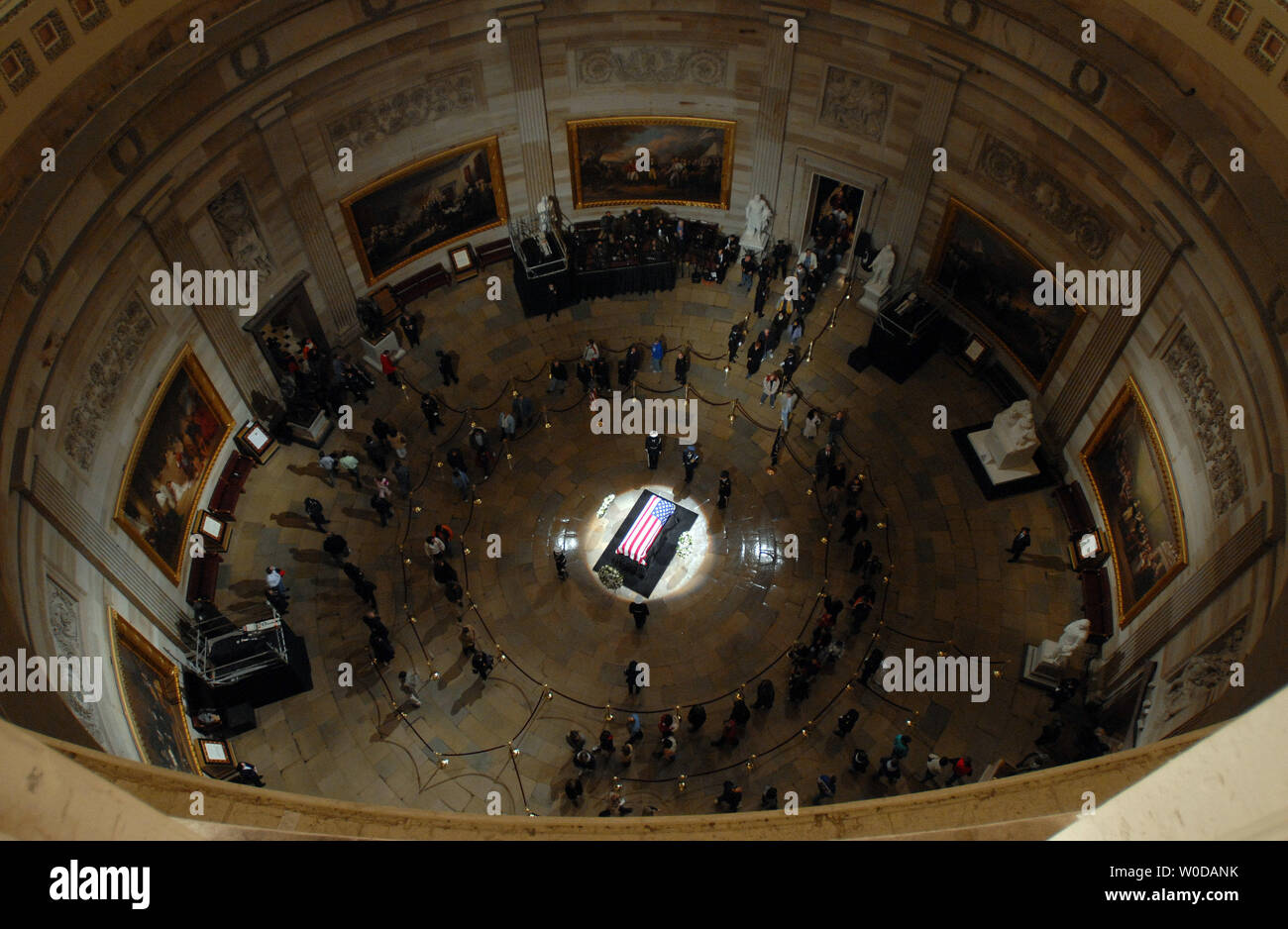Former President Gerald R. Ford's casket arrives at the House of ...
