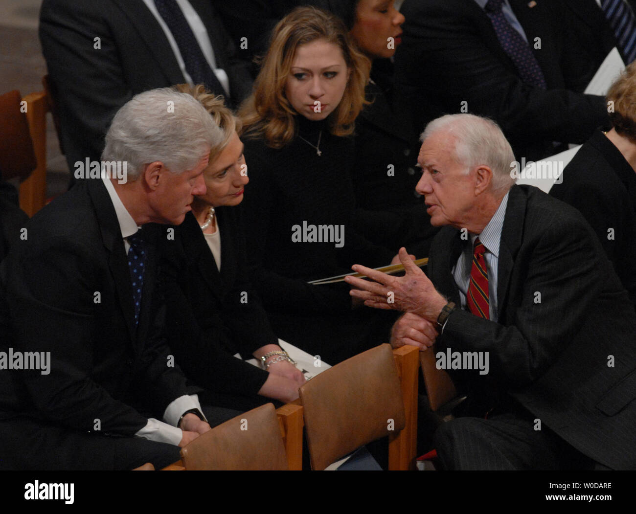 Former President Jimmy Carter (R) chats former President Bill Clinton ...