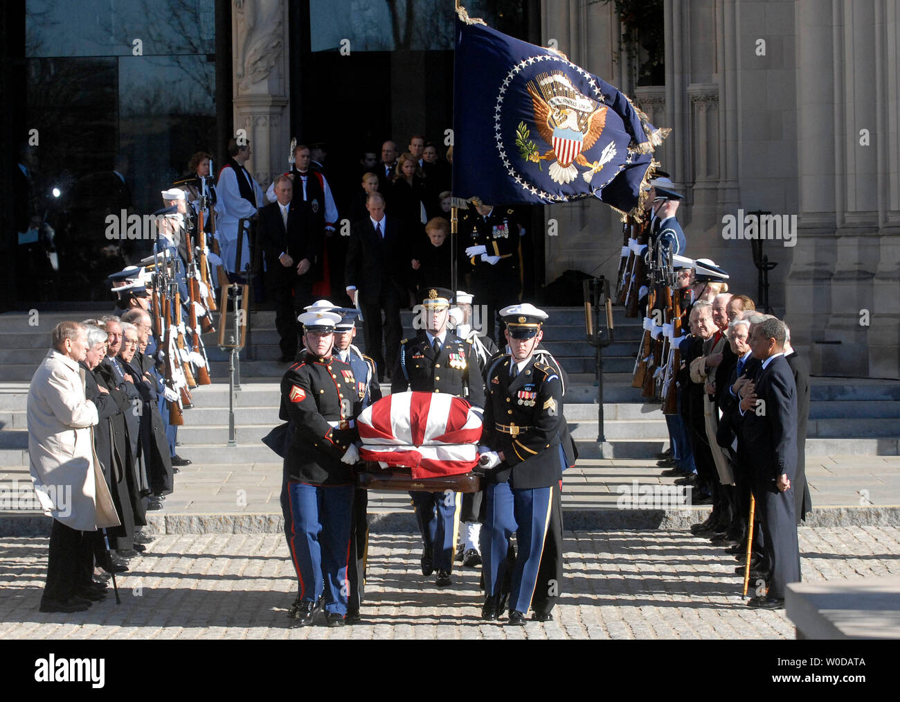 The casket containing the remains of former President Gerald Ford is ...