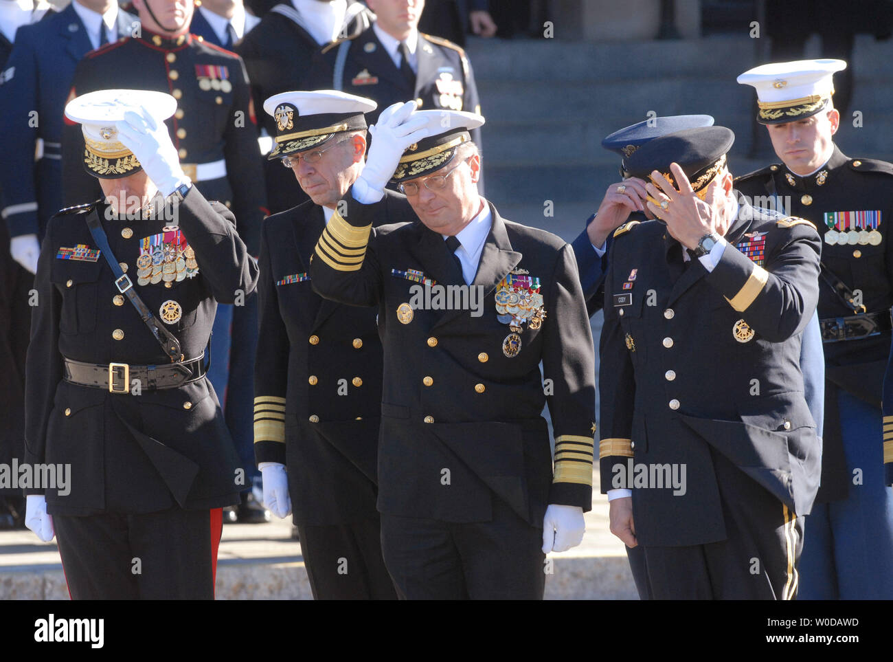 The Chairman of the Joint Chiefs of Staff Gen. Peter Pace (L), Vice ...