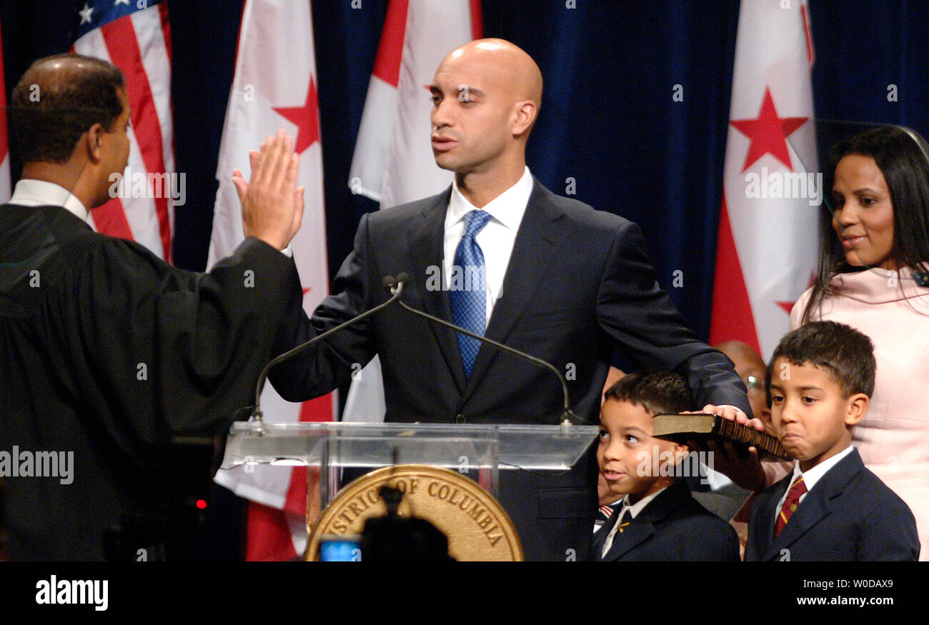 D.C. Mayor Adrian Fenty is sworn into office by Chief Justice Eric ...