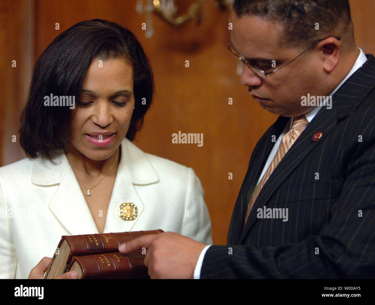 Rep. Keith Ellison, D-Minn., and his wife Kim look at Thomas Jefferson ...