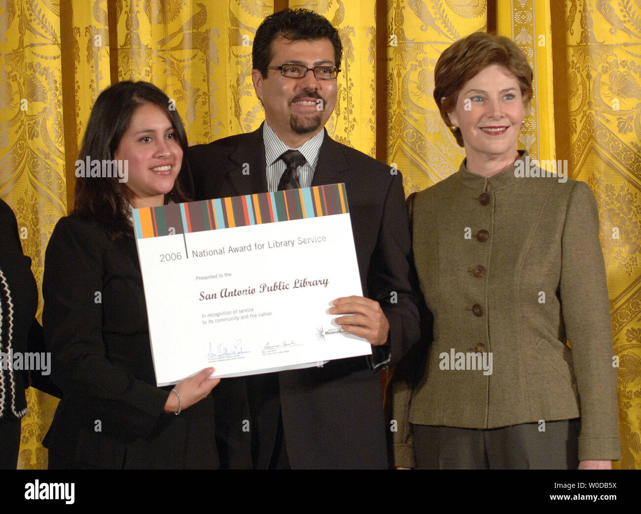 First Lady Laura Bush poses with San Antonio Public Library ...