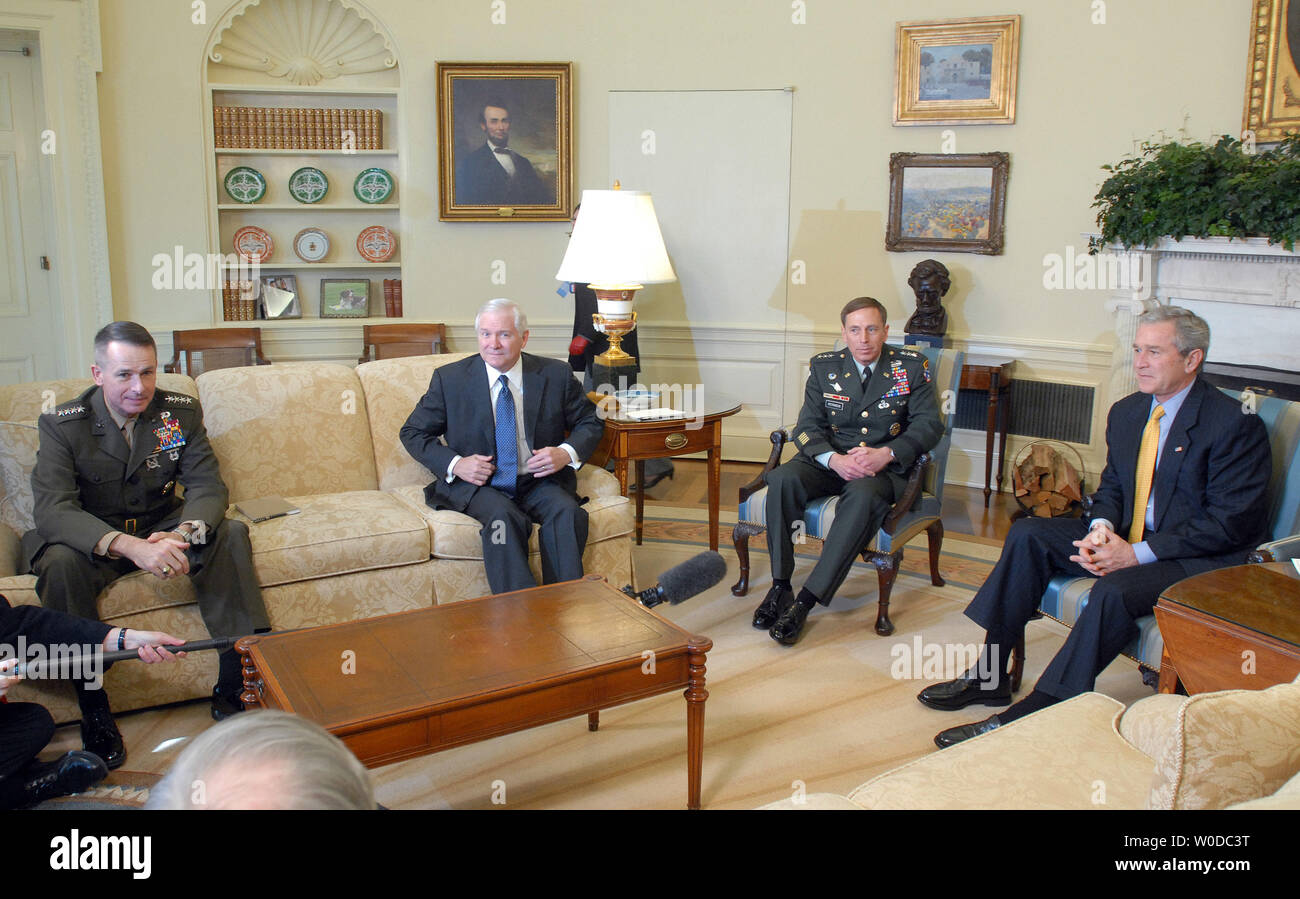 U.S. President George W. Bush meets with Chairman of the Joint Chiefs ...