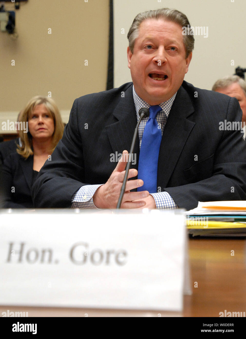Vice president al gore wife tipper hi-res stock photography and images ...