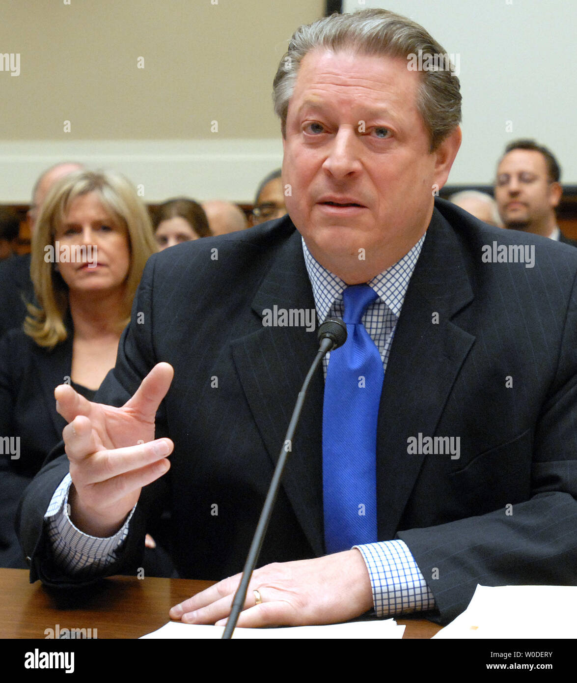 Vice president al gore wife tipper hi-res stock photography and images ...