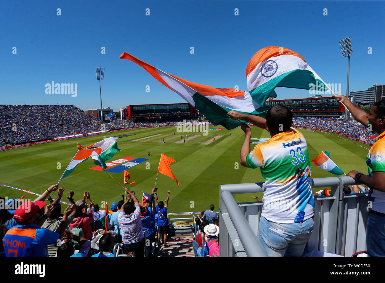 Old trafford fans cheer hi-res stock photography and images - Alamy