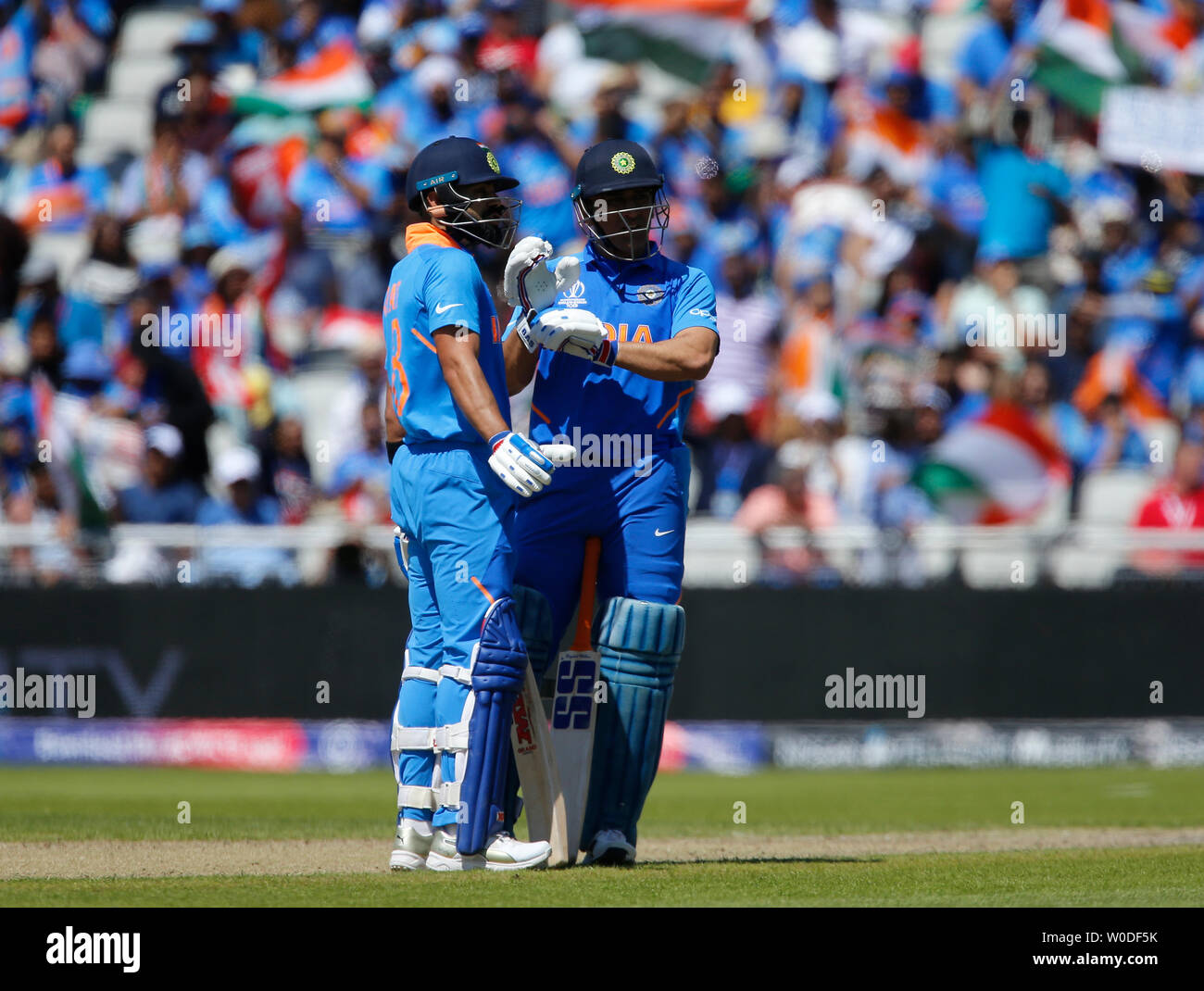 Ms dhoni wicket keeper hi-res stock photography and images - Alamy
