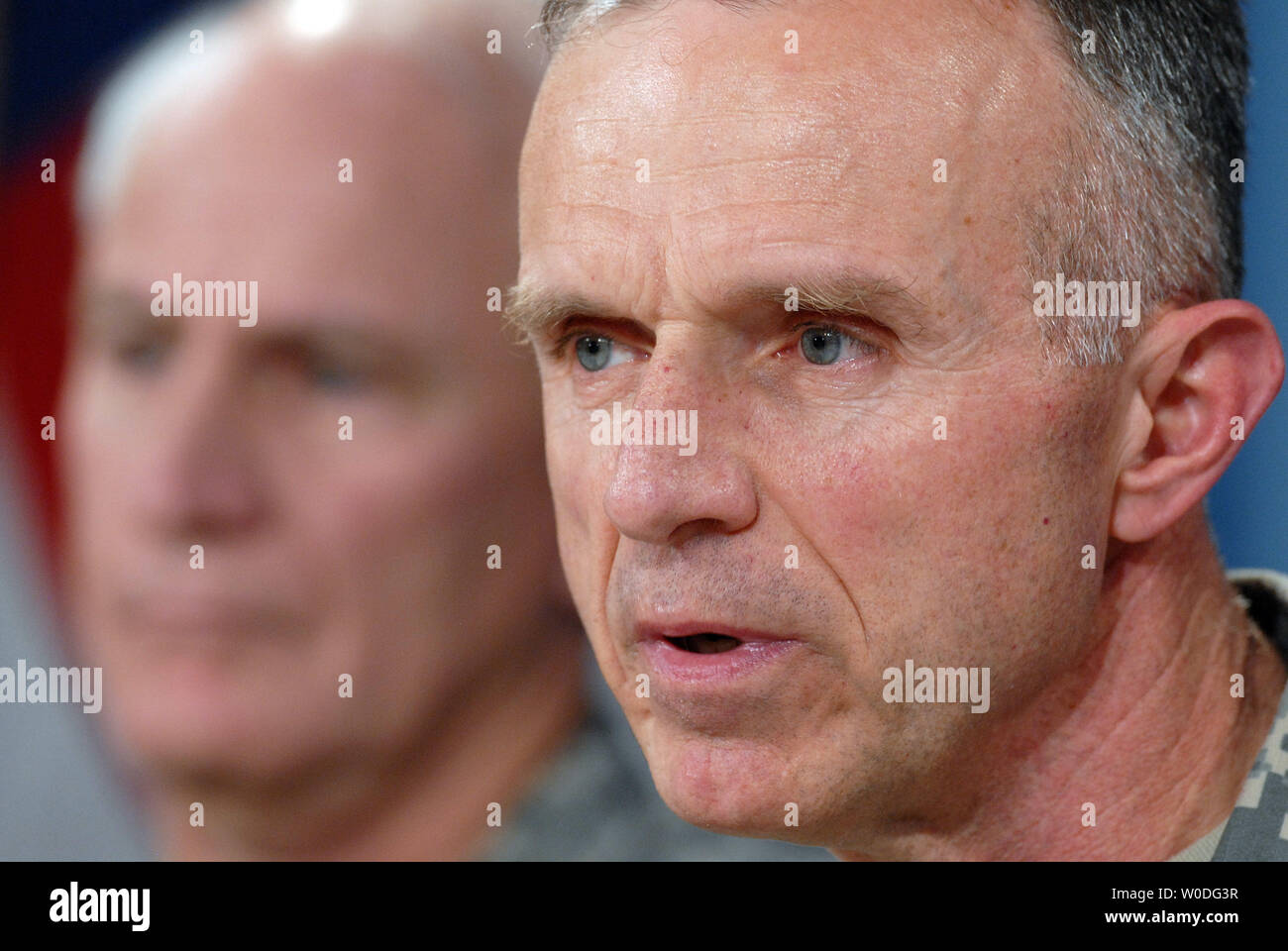 Maj. Gen. Thomas G. Miller (L) and Lt. Gen. James J. Lovelace discusses ...