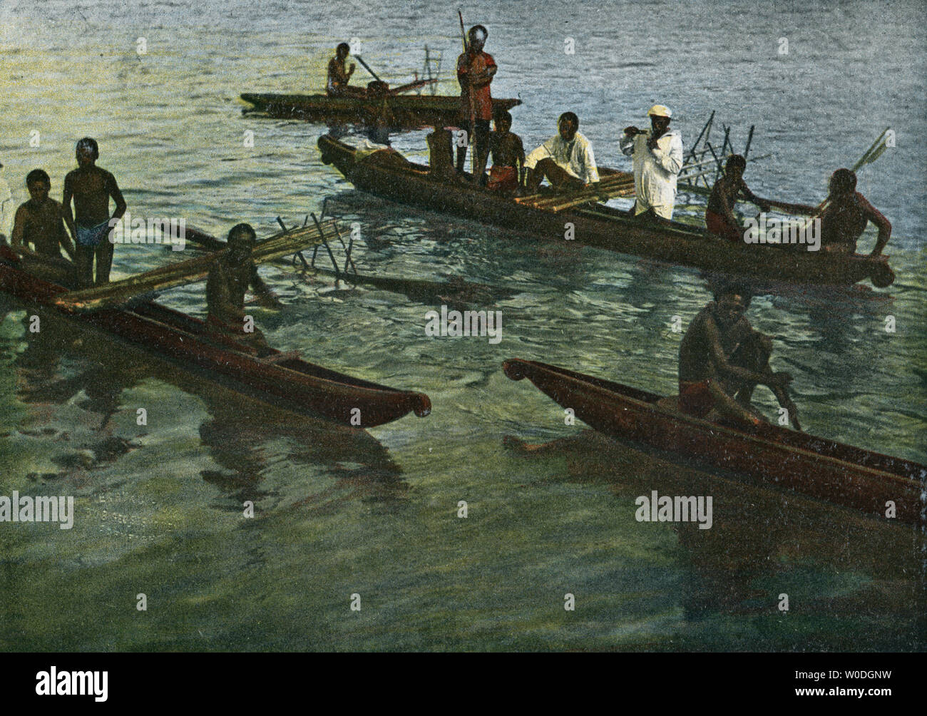 Historical canoe hi-res stock photography and images - Alamy