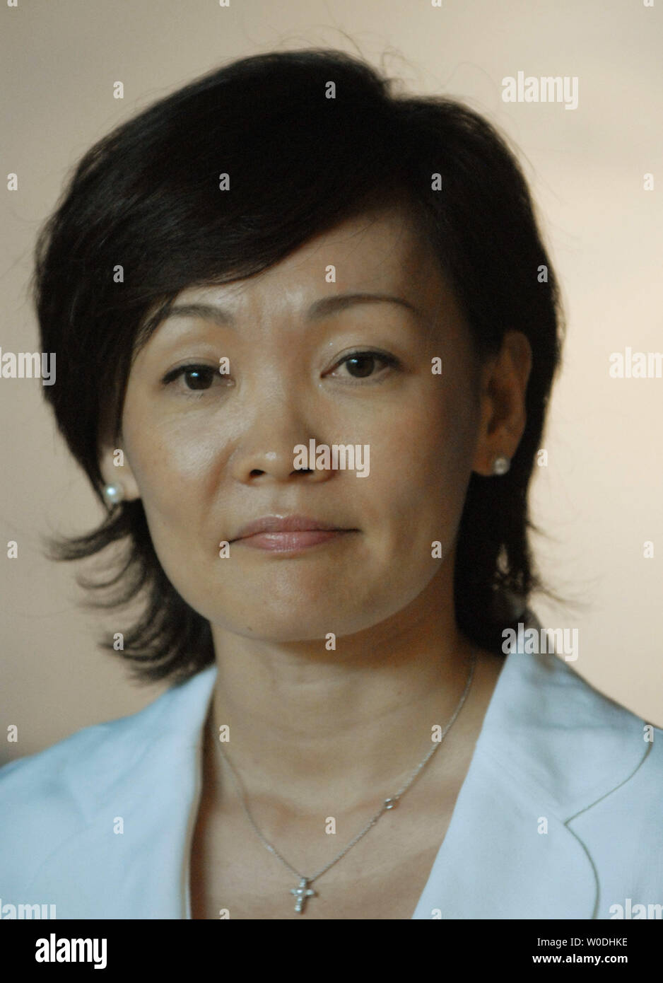 Japanese First Lady Akie Abe poses for photographs as she visits George ...
